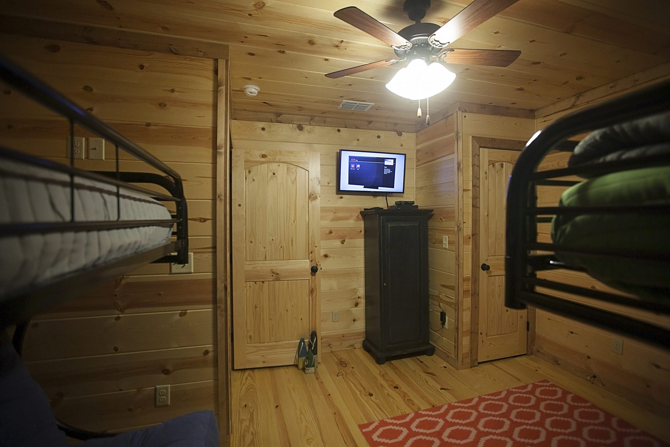 cabin bedroom with two bunkbeds, each with a futon on the bottom - Blue ...