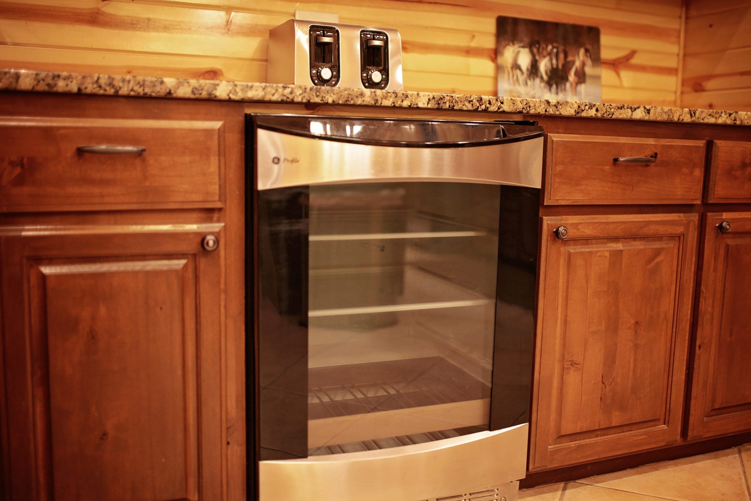 cabin kitchen wine refrigerator - Blue Beaver Cabins