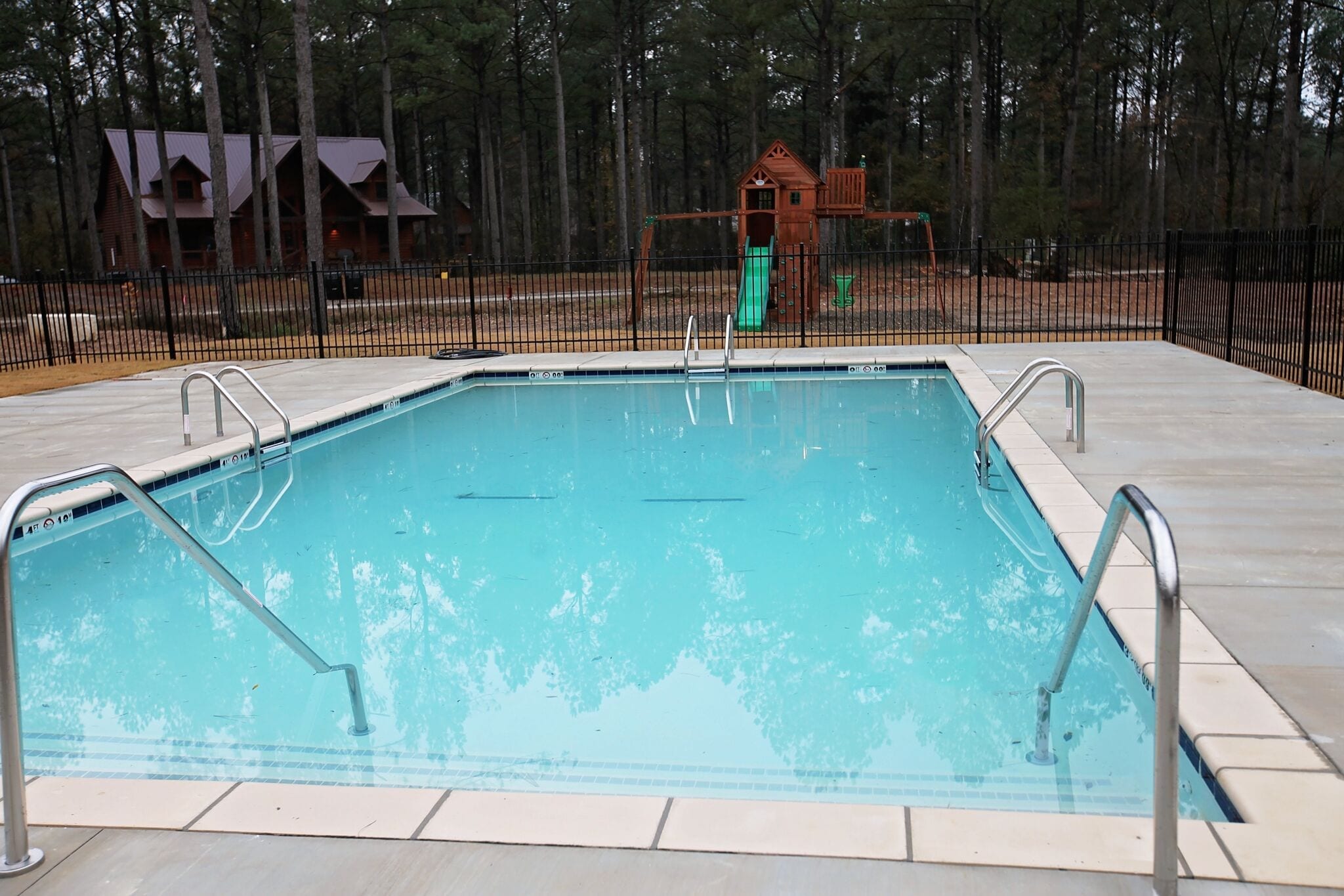 outdoor pool and playground - Blue Beaver Cabins