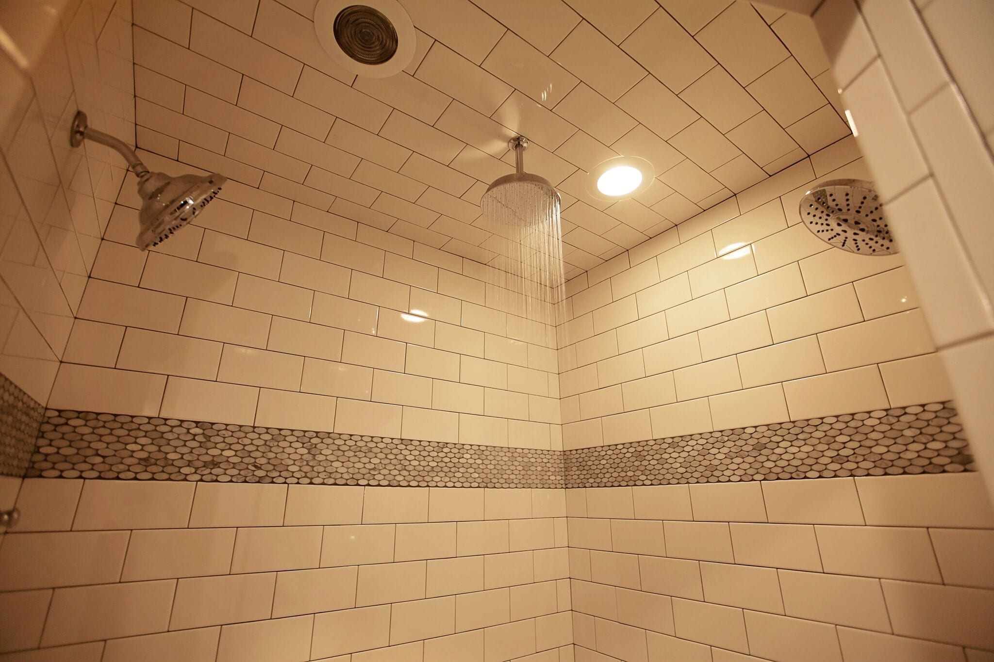 Cabin luxury tile shower - Blue Beaver Cabins