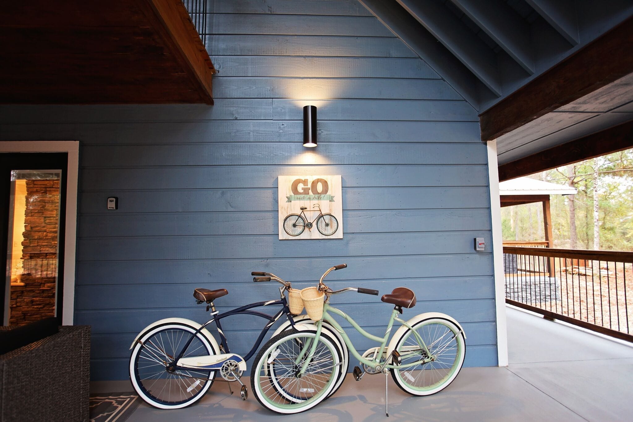 luxury cabin with bicycles on the patio - Blue Beaver Cabins
