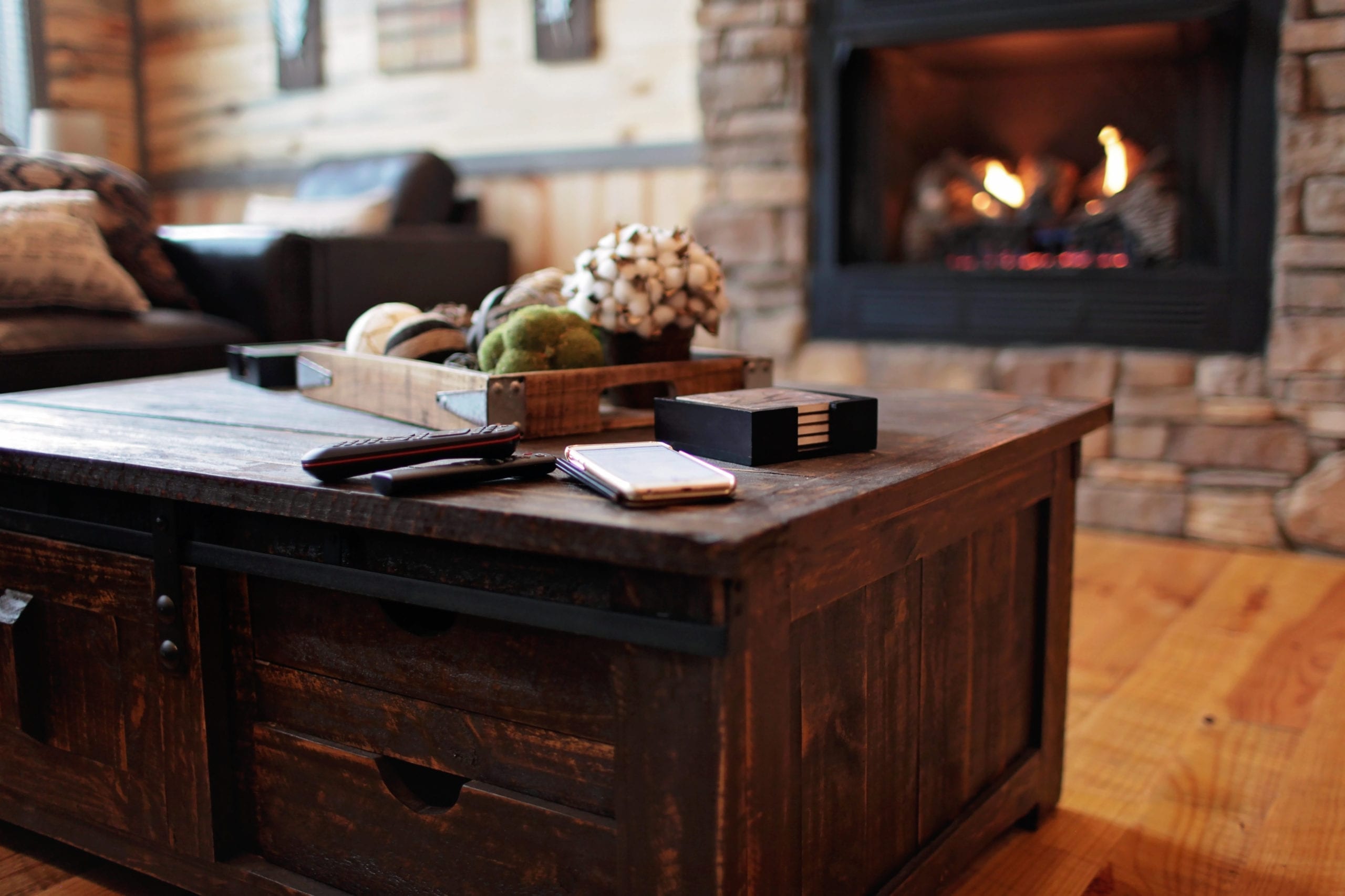 cabin living room, coffee table and fireplace - Blue Beaver Cabins