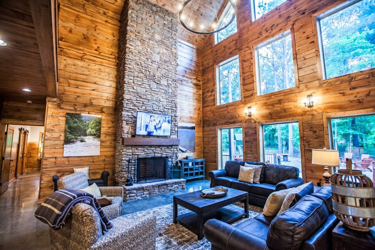 Broken Bow Cabins for Large Groups - Beavers Bend Lodging | Blue Beaver