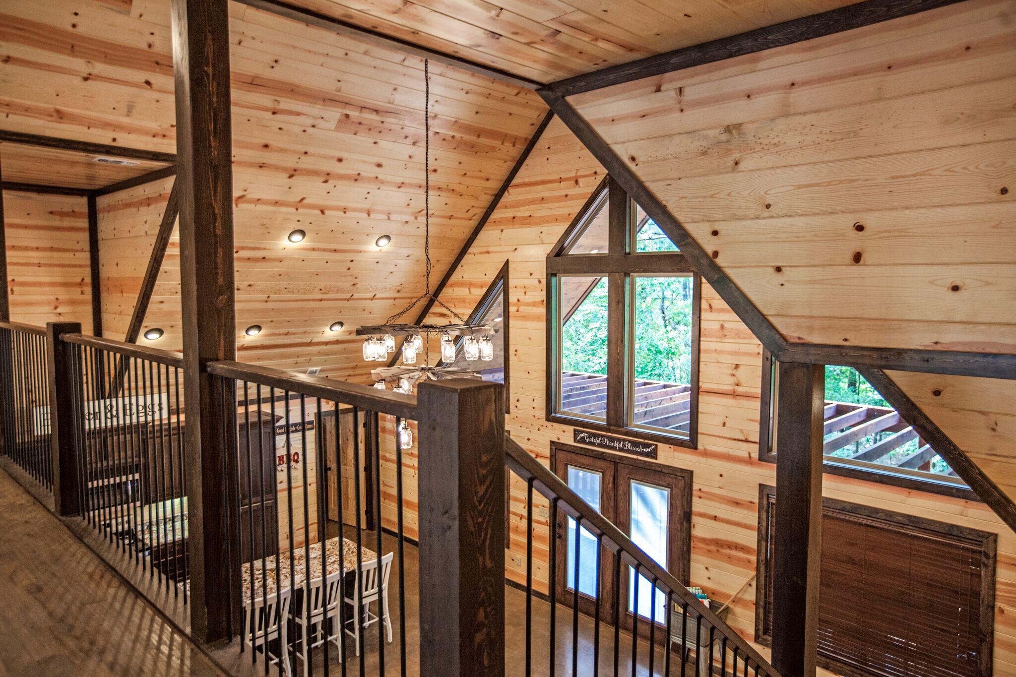 Cabin loft and main hall - Blue Beaver Cabins