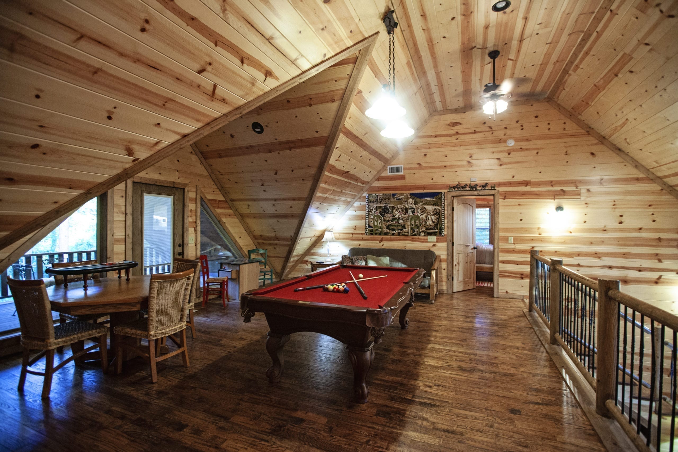 cabin loft game room - Blue Beaver Cabins